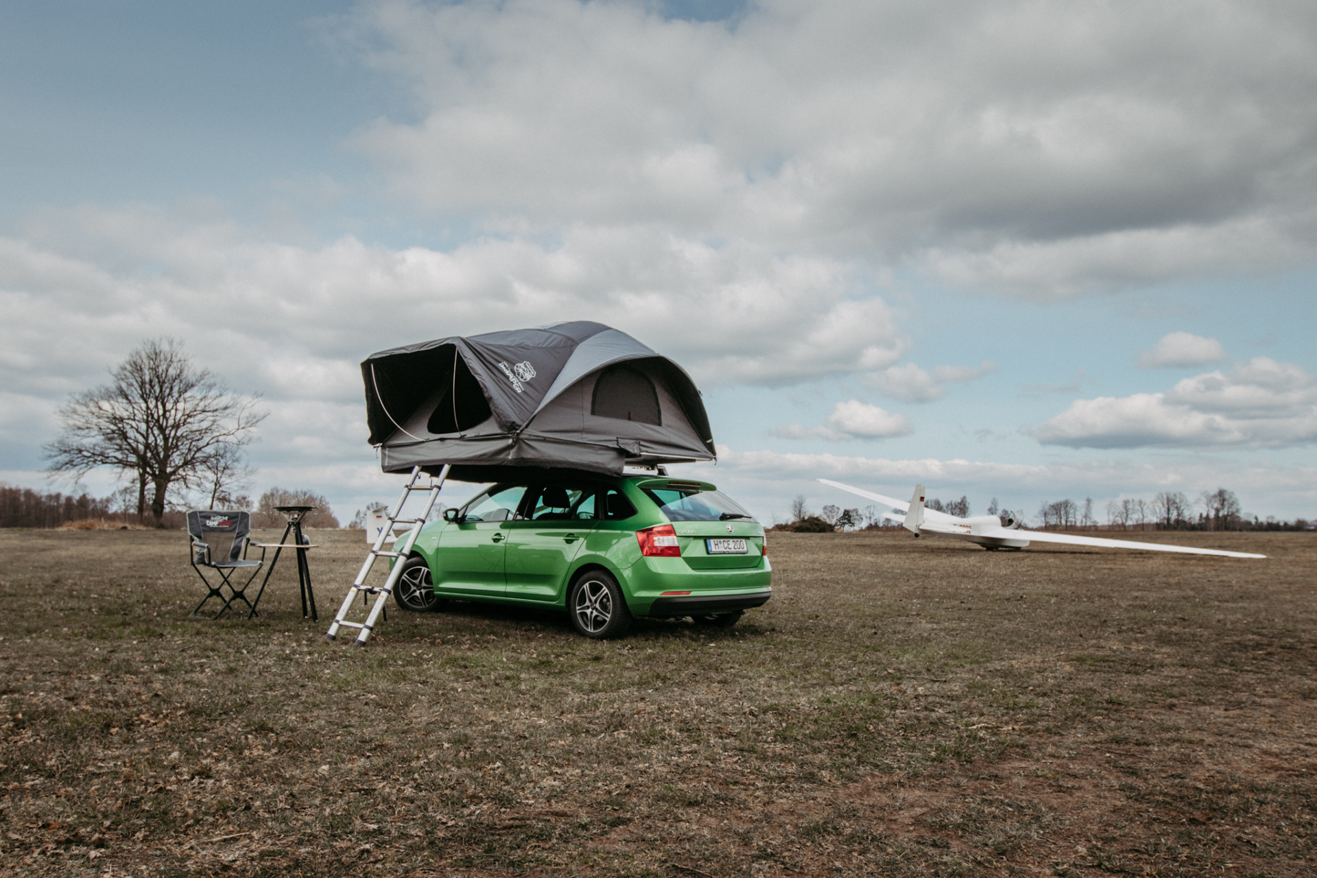 Showroom: Flugplatz – FLYING camper